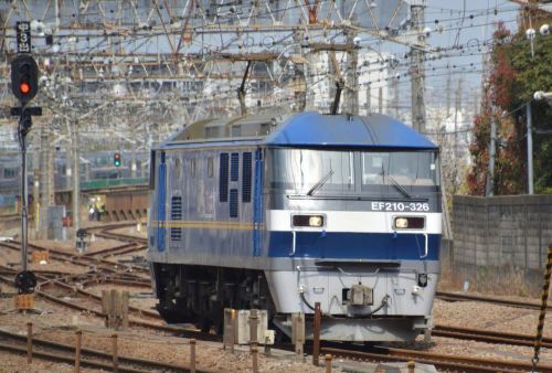 EF210-326 【鶴見駅脇：東海道貨物線線】 2021.3.19 | 鉄道＠たびすと